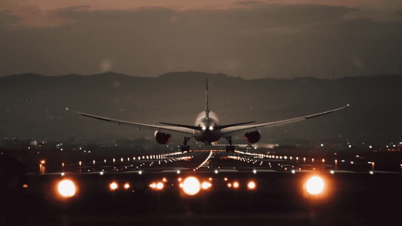The Guide To Airport Runway Lights Color And Spacing