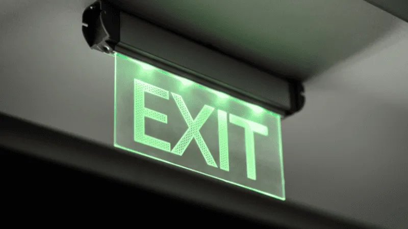 Iluminación de emergencia: tipos, normas y guía de seguridad