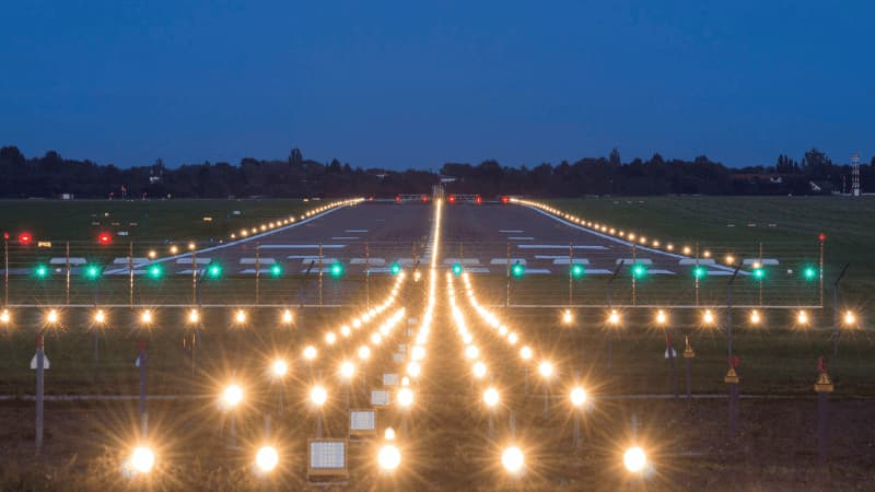 The Guide To Airport Runway Lights Color And Spacing