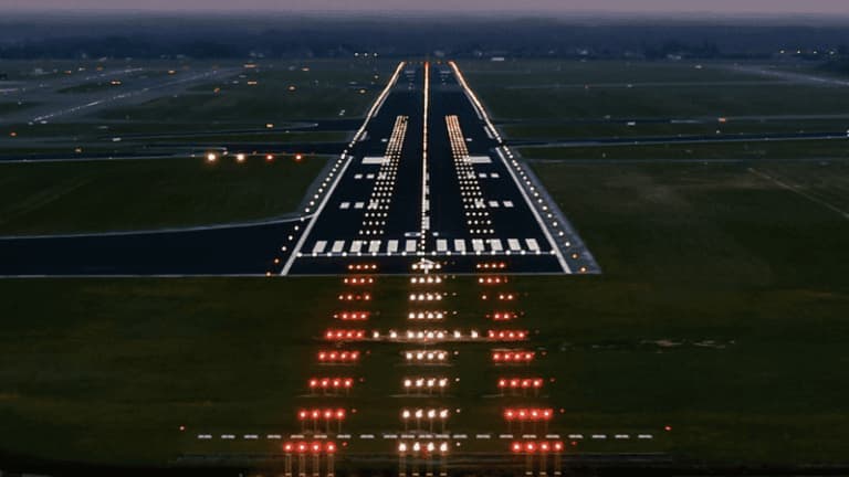 The Guide To Airport Runway Lights Color And Spacing